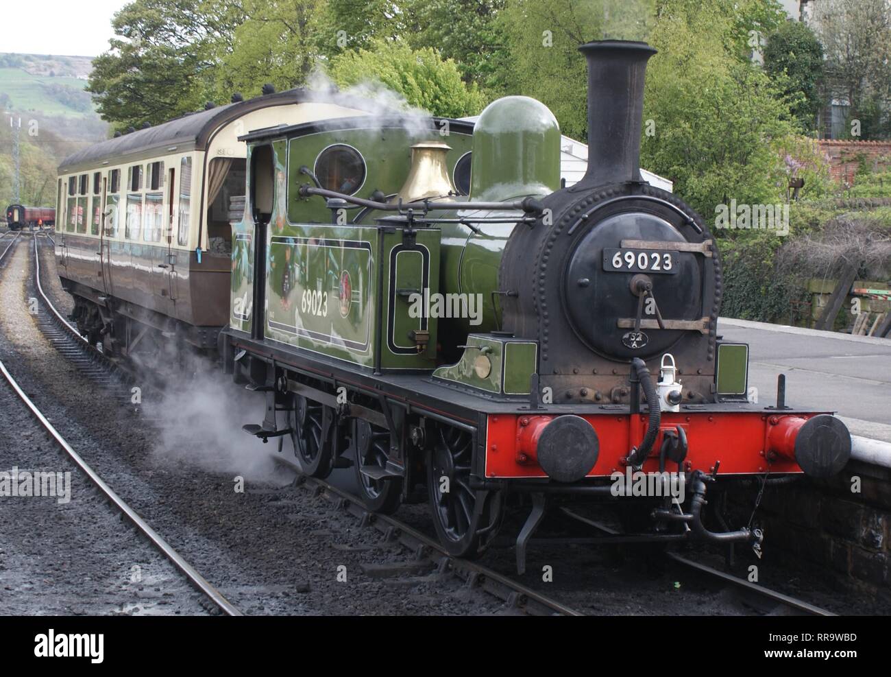 Joem 69023 Arriving At The Station Stock Photo - Alamy
