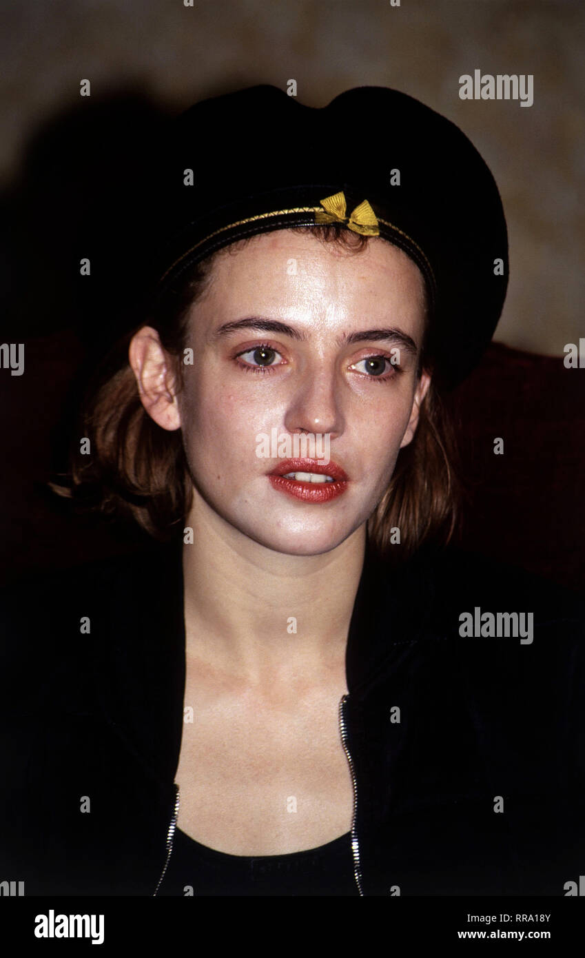 Film fernsehen portrait 90er hi-res stock photography and images - Alamy