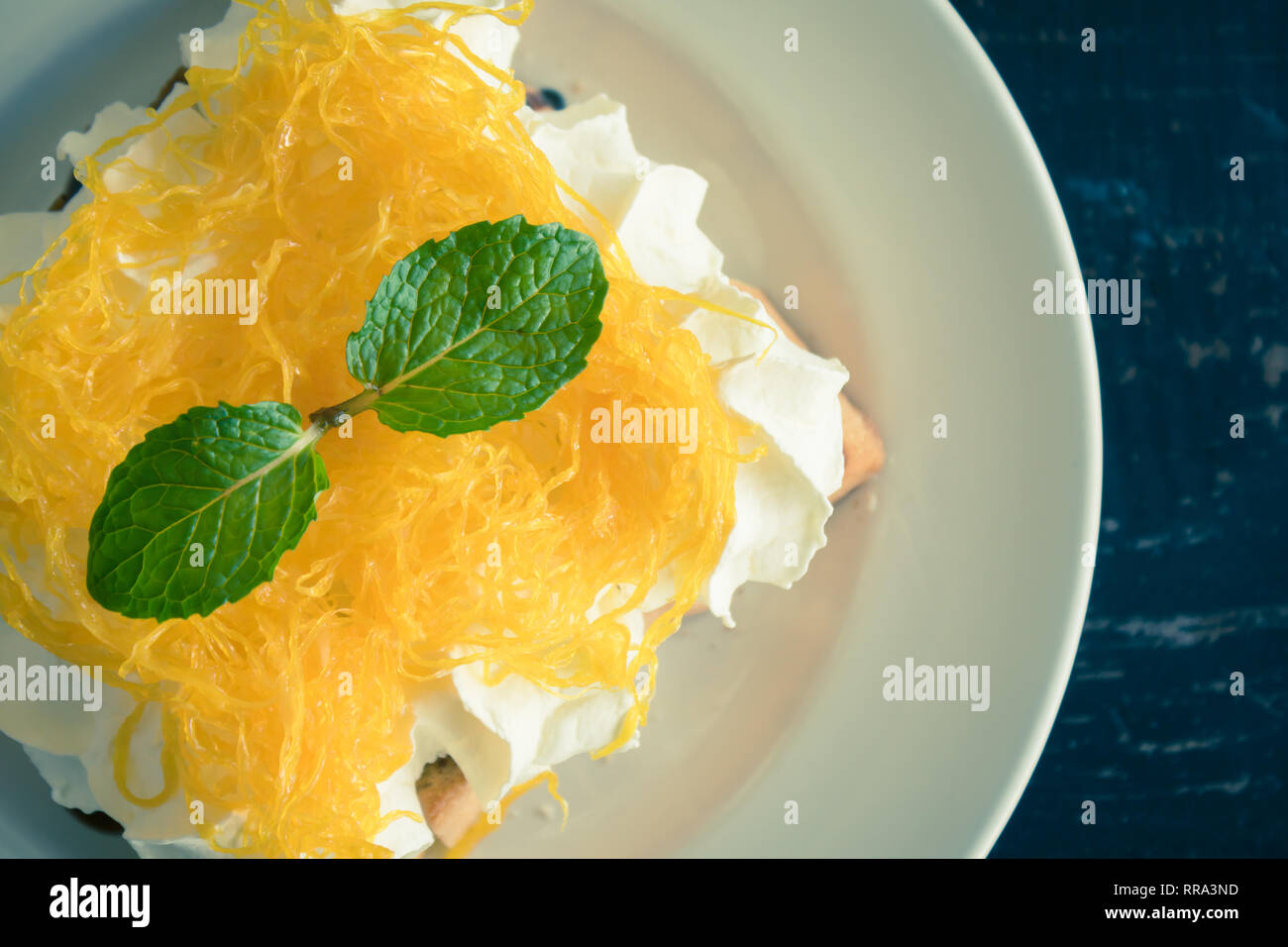 Golden threads thai dessert hi-res stock photography and images - Alamy