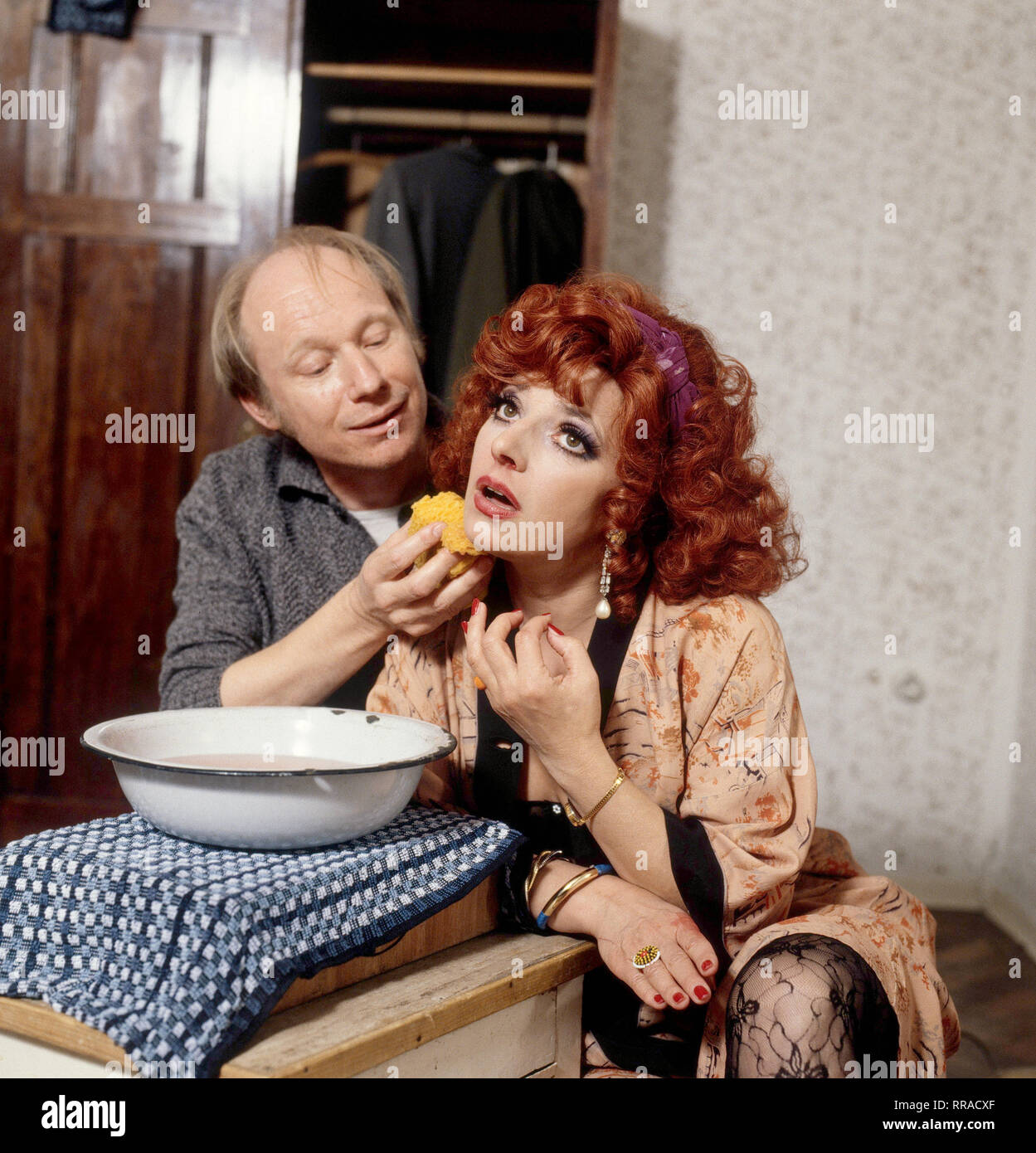 DERRICK / Mozart und der Tod / D 1989 / Zbynek Brynych / HERMANN LAUSE (Eckler), MONIKA ...