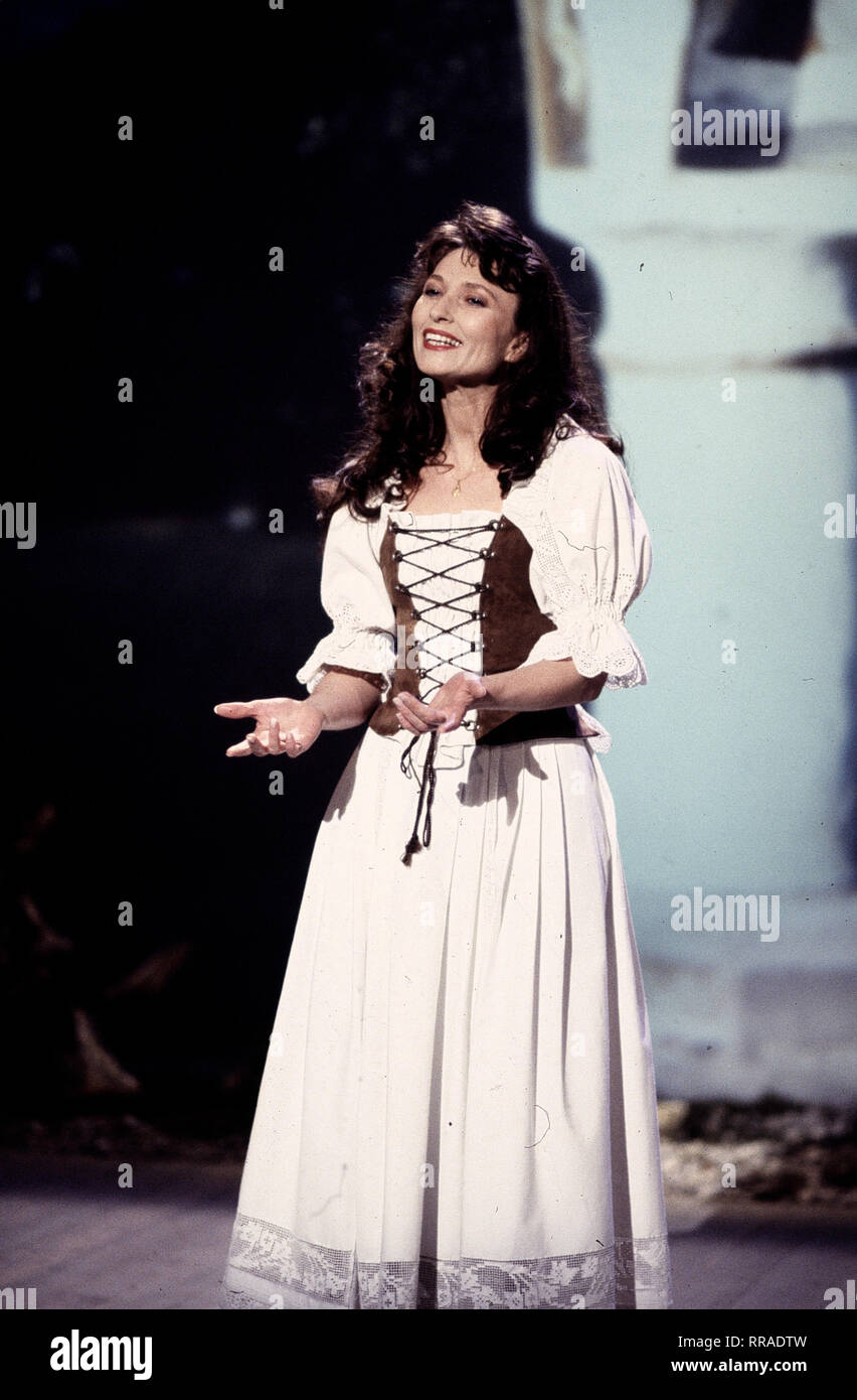 MARIA MATHIS, 1996. DFA / Portrait, Sängerin, Volksmusik, Dirndl, 90er ...