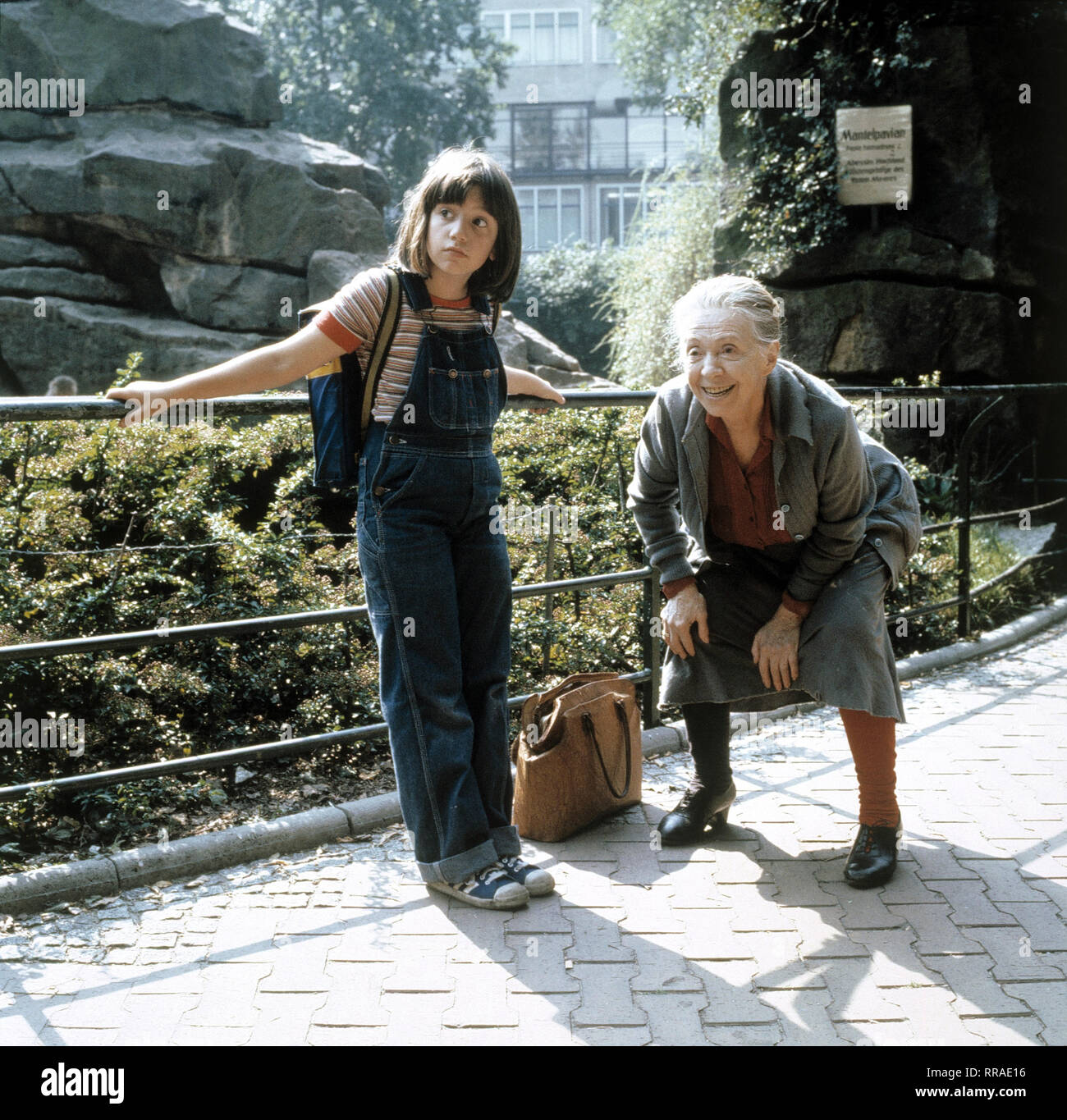 Frau Panacek (INGE MEYSEL) ist aus der Psychiatrie ausgerückt. Sie ...