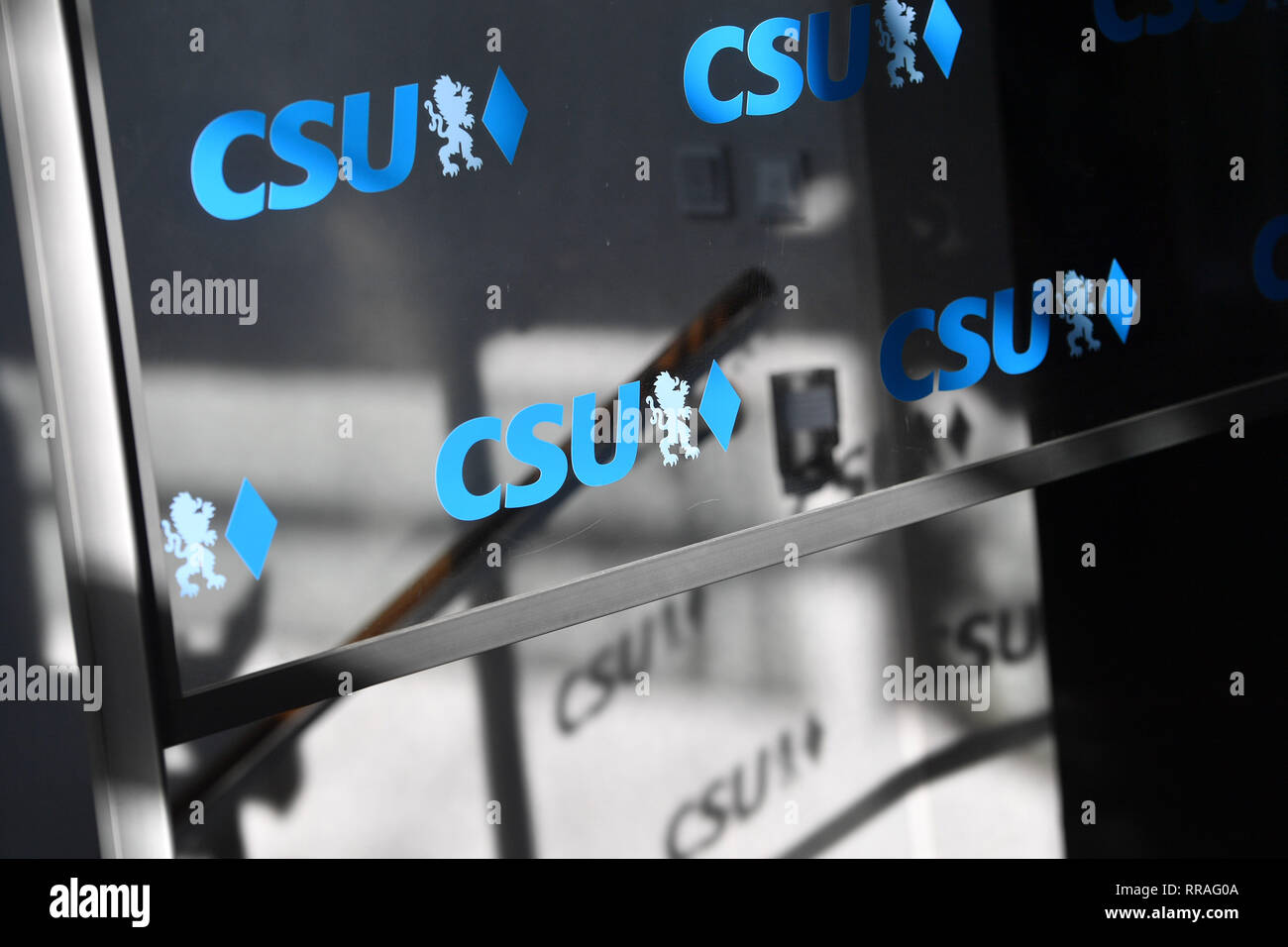 Munich, Deutschland. 25th Feb, 2019. General, Border, Feature, Dark ...