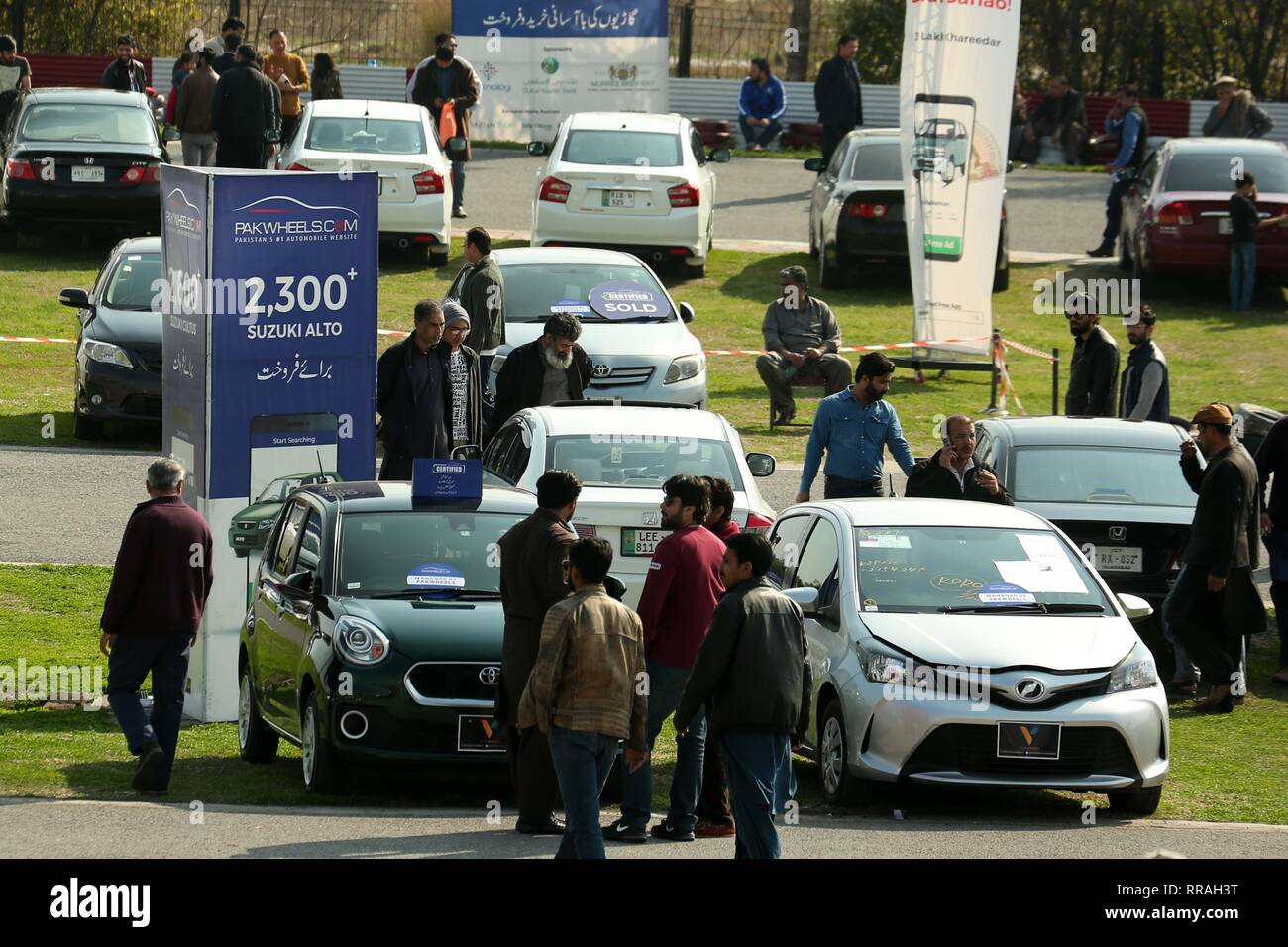 Cars motorbikes on main hi-res stock photography and images - Alamy