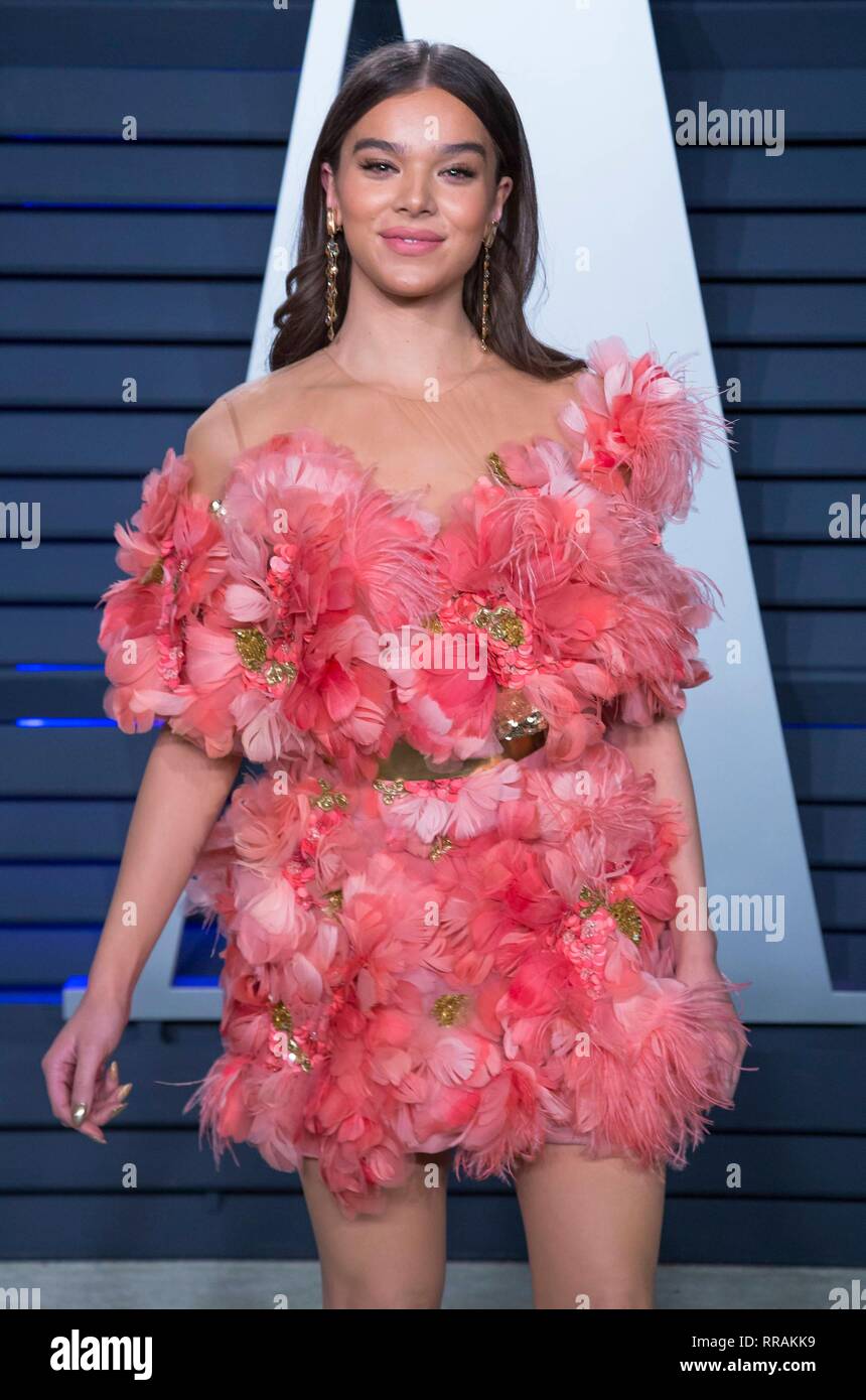 Hailee Steinfeld attends the Vanity Fair Oscar Party at Wallis ...