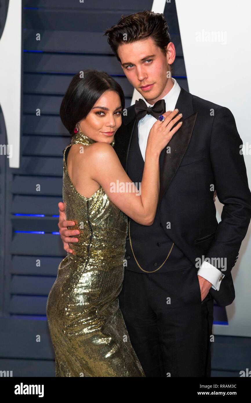 Vanessa Hudgens (l) and Austin Butler attend the Vanity Fair Oscar ...
