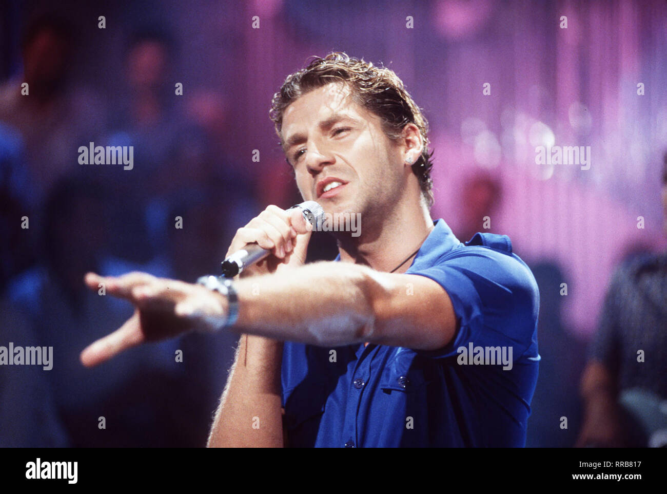 Frank Papke begrüßte am 23.4.1998 in der Eissporthalle Timmendorfer ...