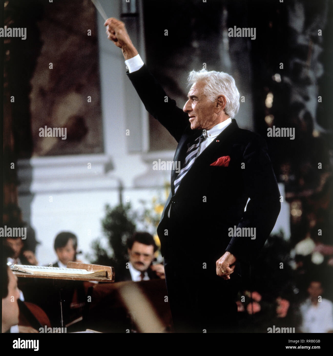 Conductor LEONARD BERNSTEIN (1918-1990) with orchestra (1988 ...
