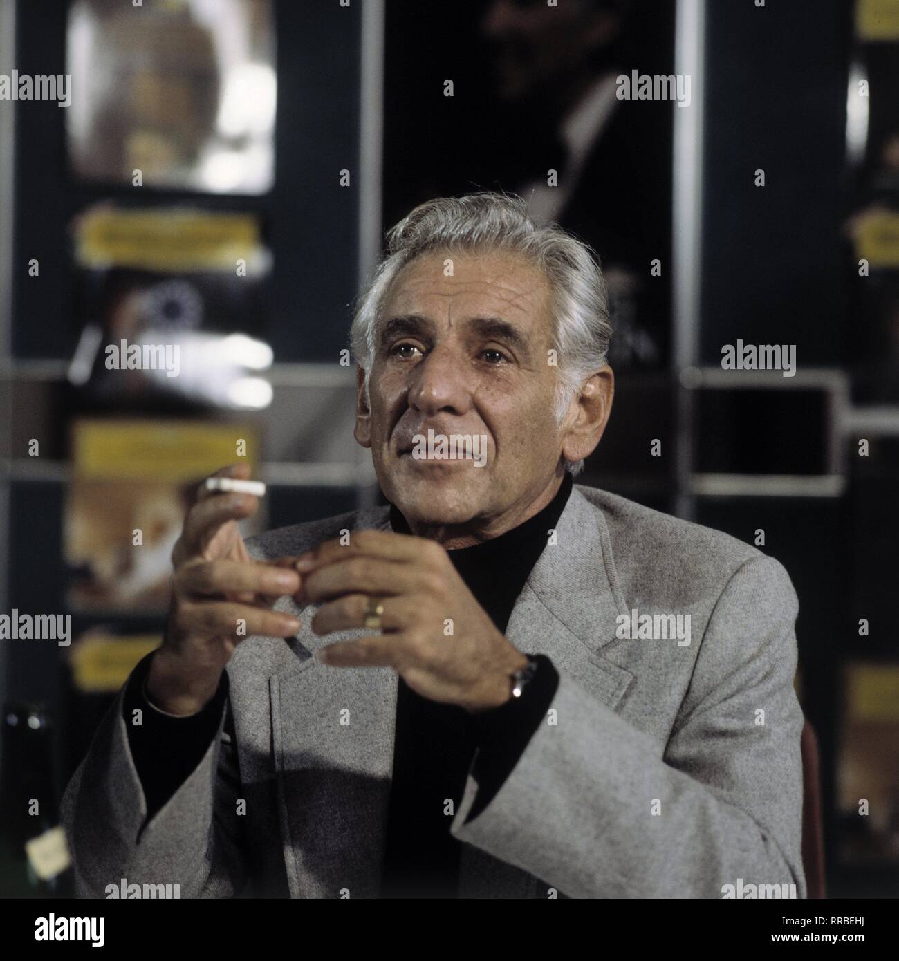 Conductor LEONARD BERNSTEIN (1918-1990), Portrait (1981) / Überschrift ...
