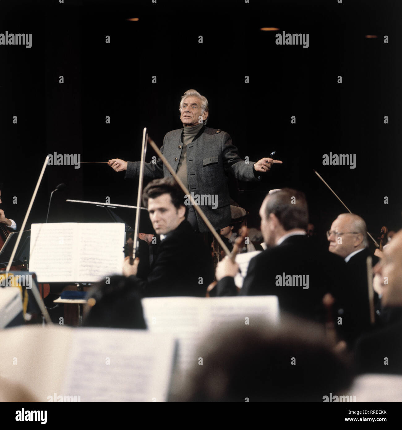 Conductor LEONARD BERNSTEIN (1918-1990) with orchestra during a ...