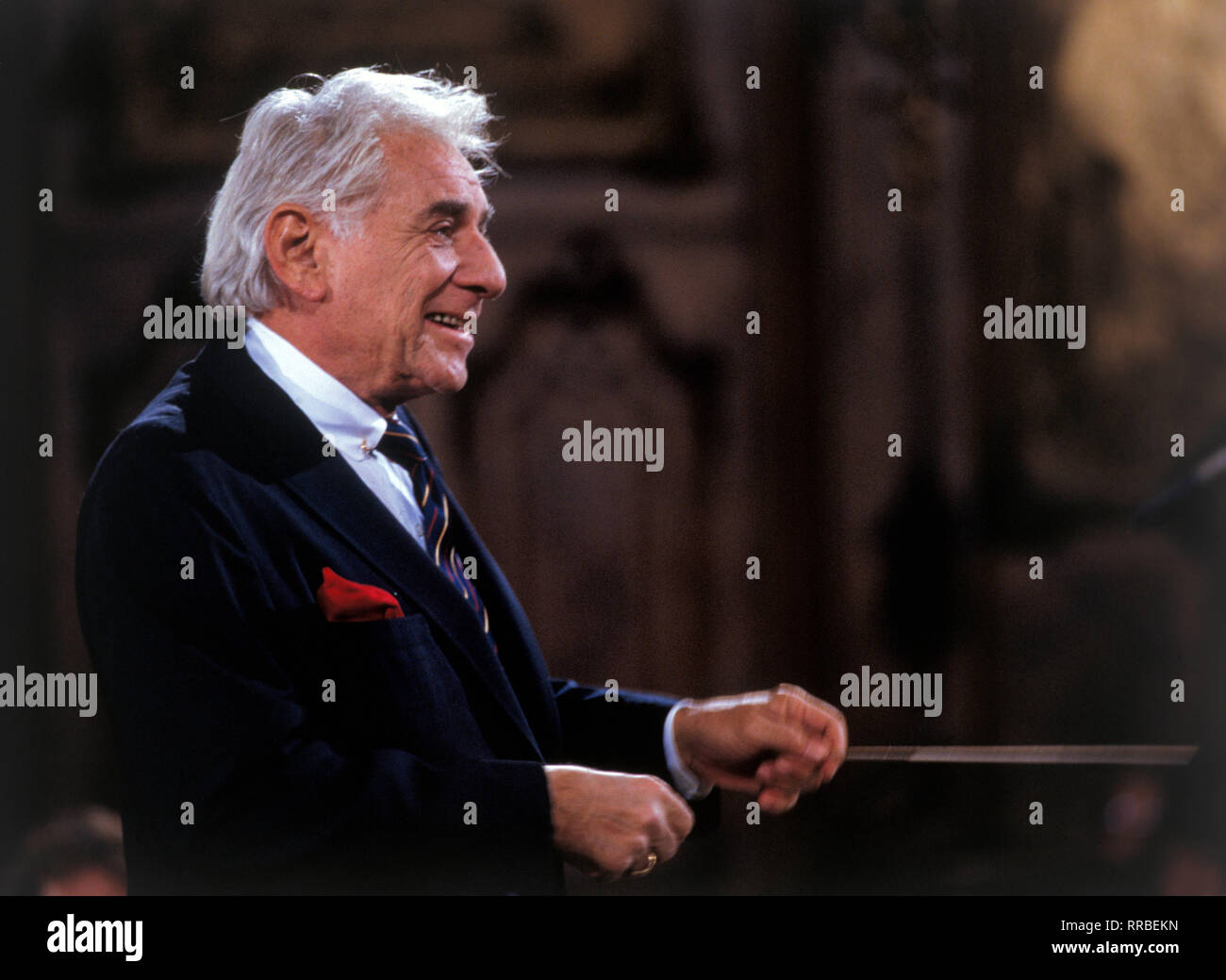 Conductor LEONARD BERNSTEIN (1918-1990), Portrait (1981) / Überschrift ...