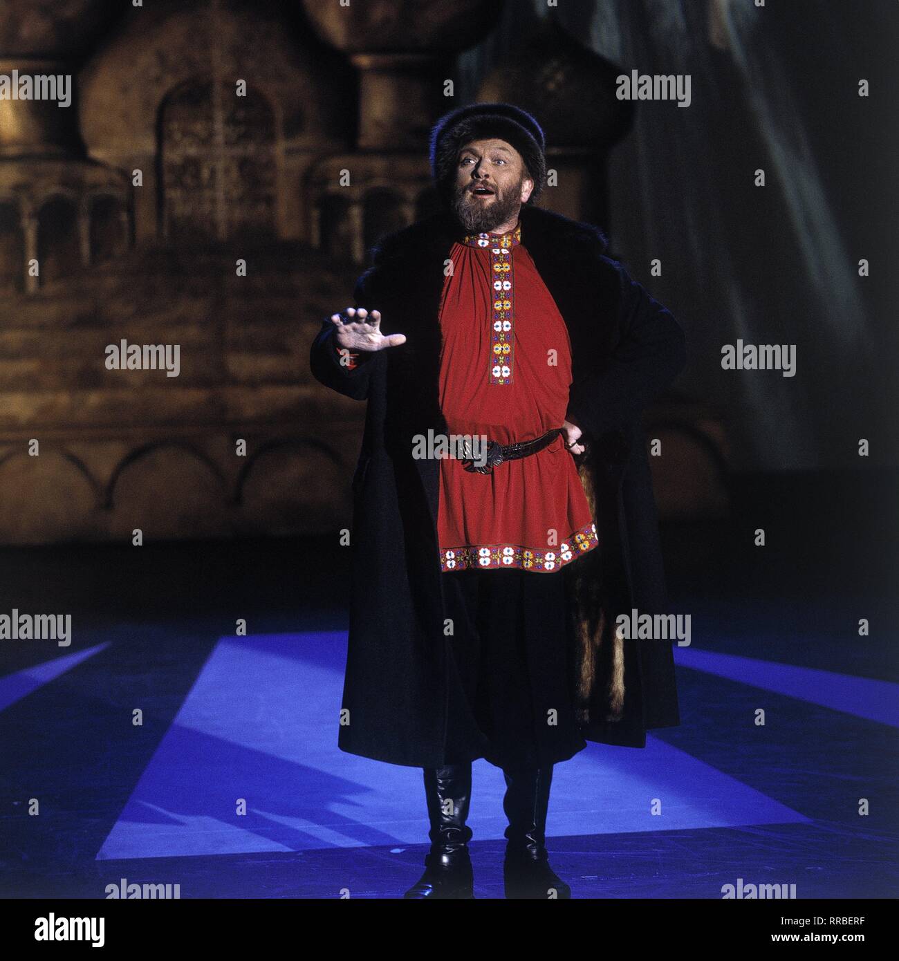 IVAN REBROFF bei einem Showauftritt (1985). / Überschrift: IVAN REBROFF ...