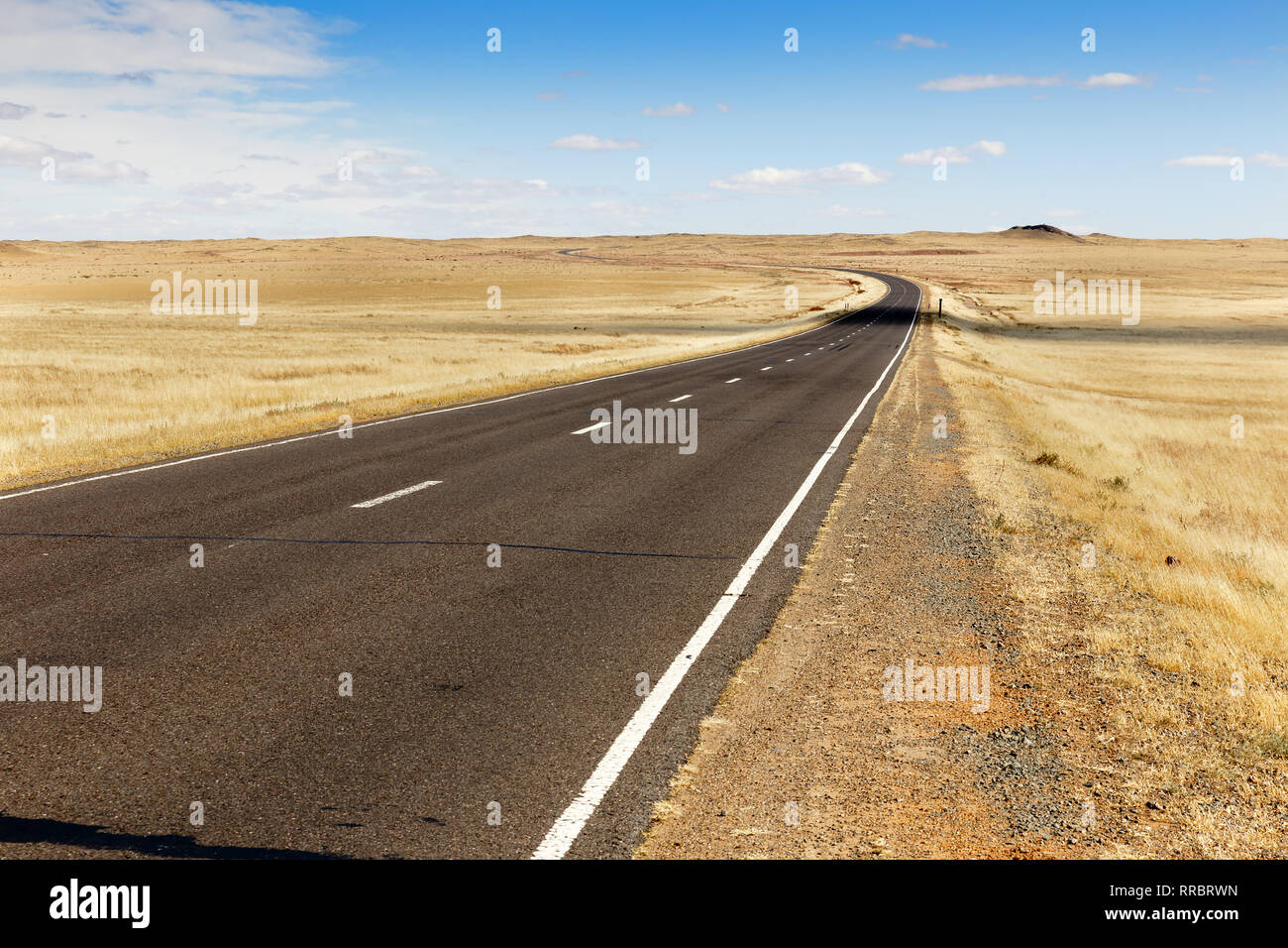 asphalt road Sainshand Zamiin-Uud in Mongolia, beautiful landscape Gobi ...