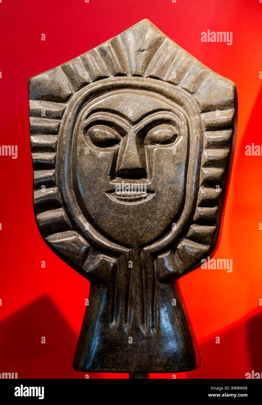 African art sculptures hi-res stock photography and images - Alamy