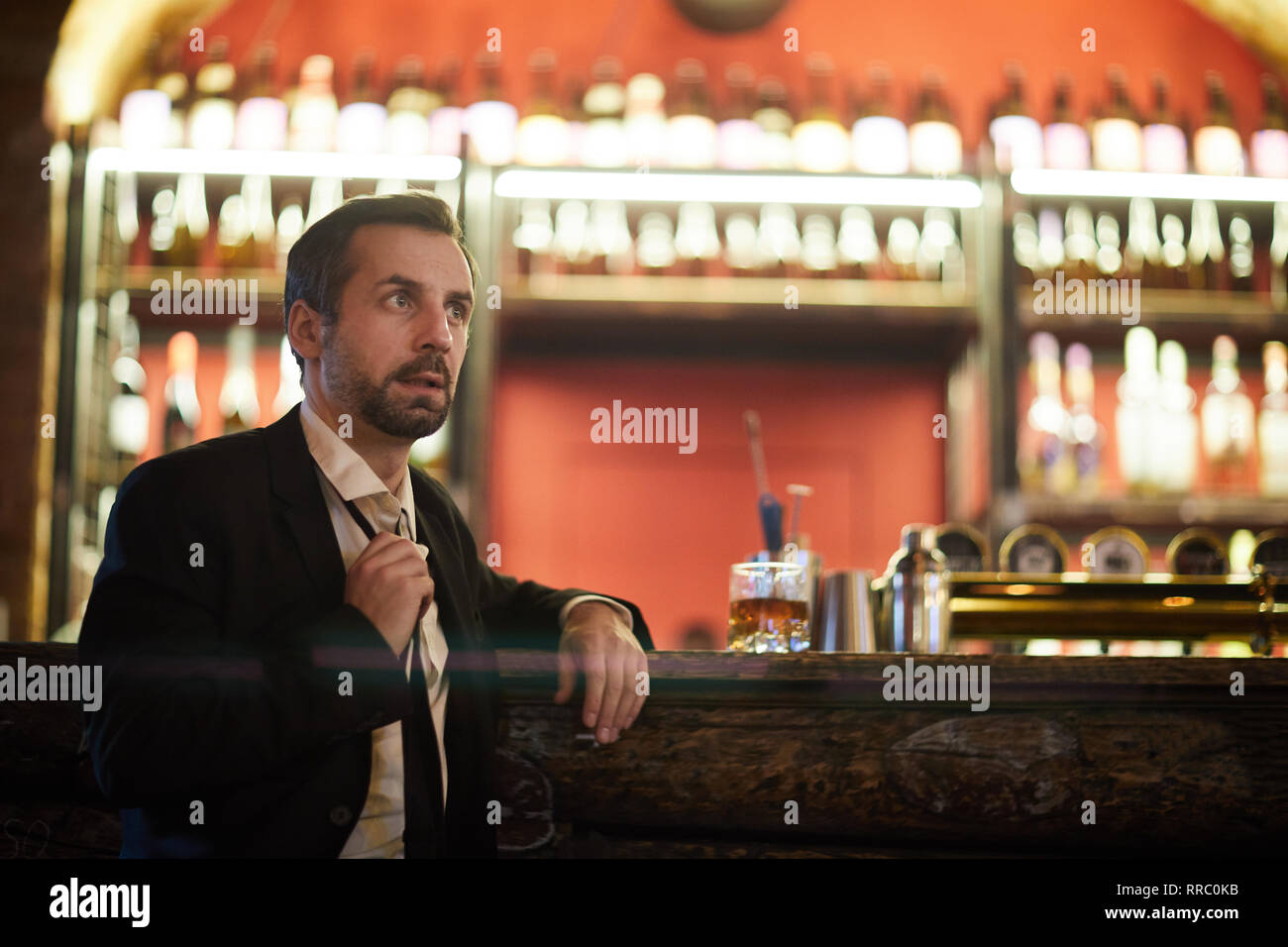 Man waiting restaurant alone hi-res stock photography and images - Alamy