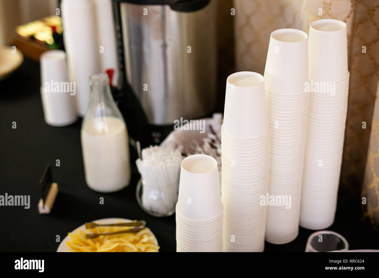 Stacks of wite paper cups, hot coffee cups, beverage cups on coffee ...