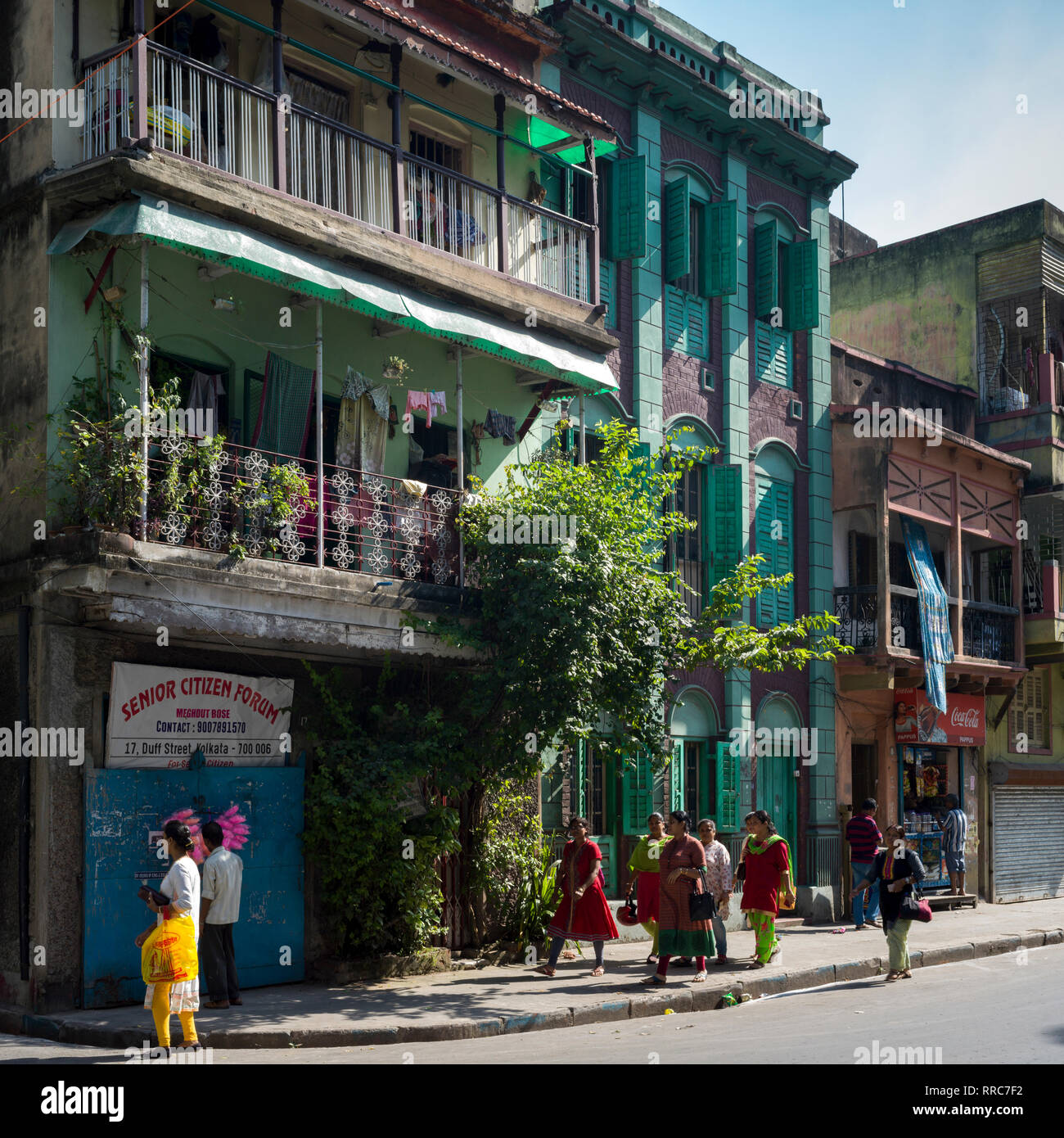 Kolkata sidewalk hi-res stock photography and images - Alamy