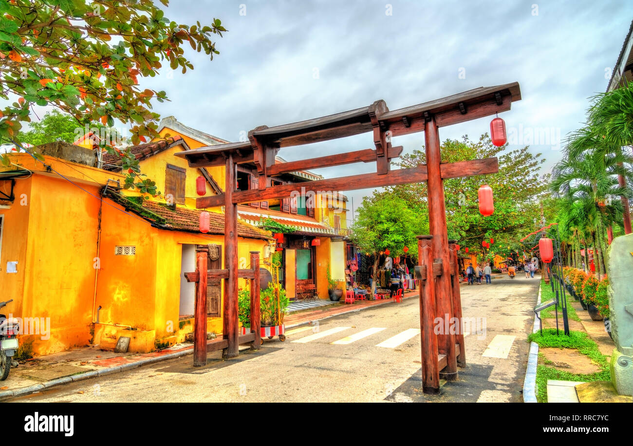 Traditional arch with lanterns in the old town of Hoi An, Vietnam Stock ...