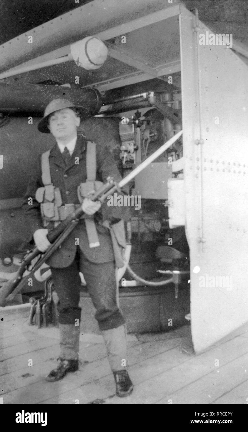 Royal Navy rating with equipment and bayonet Stock Photo - Alamy