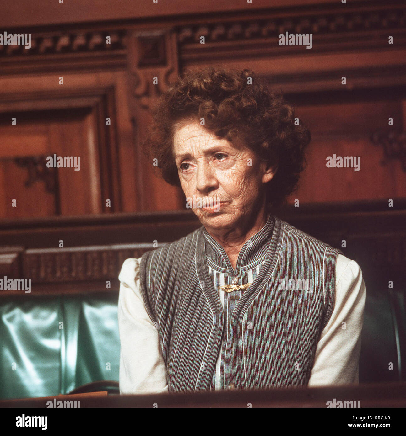 Mrs. Harris - Freund mit Rolly Royce / Ada Harris (INGE MEYSEL) hat den ...