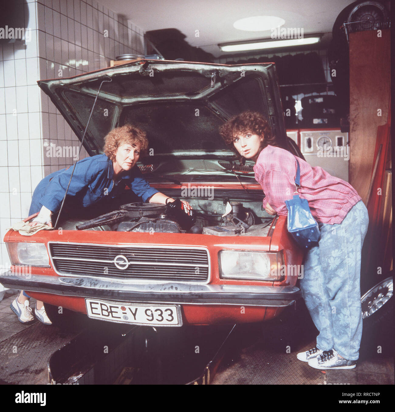 DIE HAUSMEISTERIN / Folge 2. Alles was rund ist / Selbst ist die Frau ...