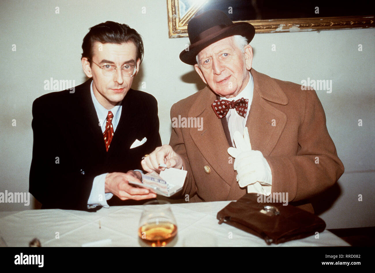 internationale zone - Szene mit JOHANNES SILBERSCHNEIDER und GUNTHER ...