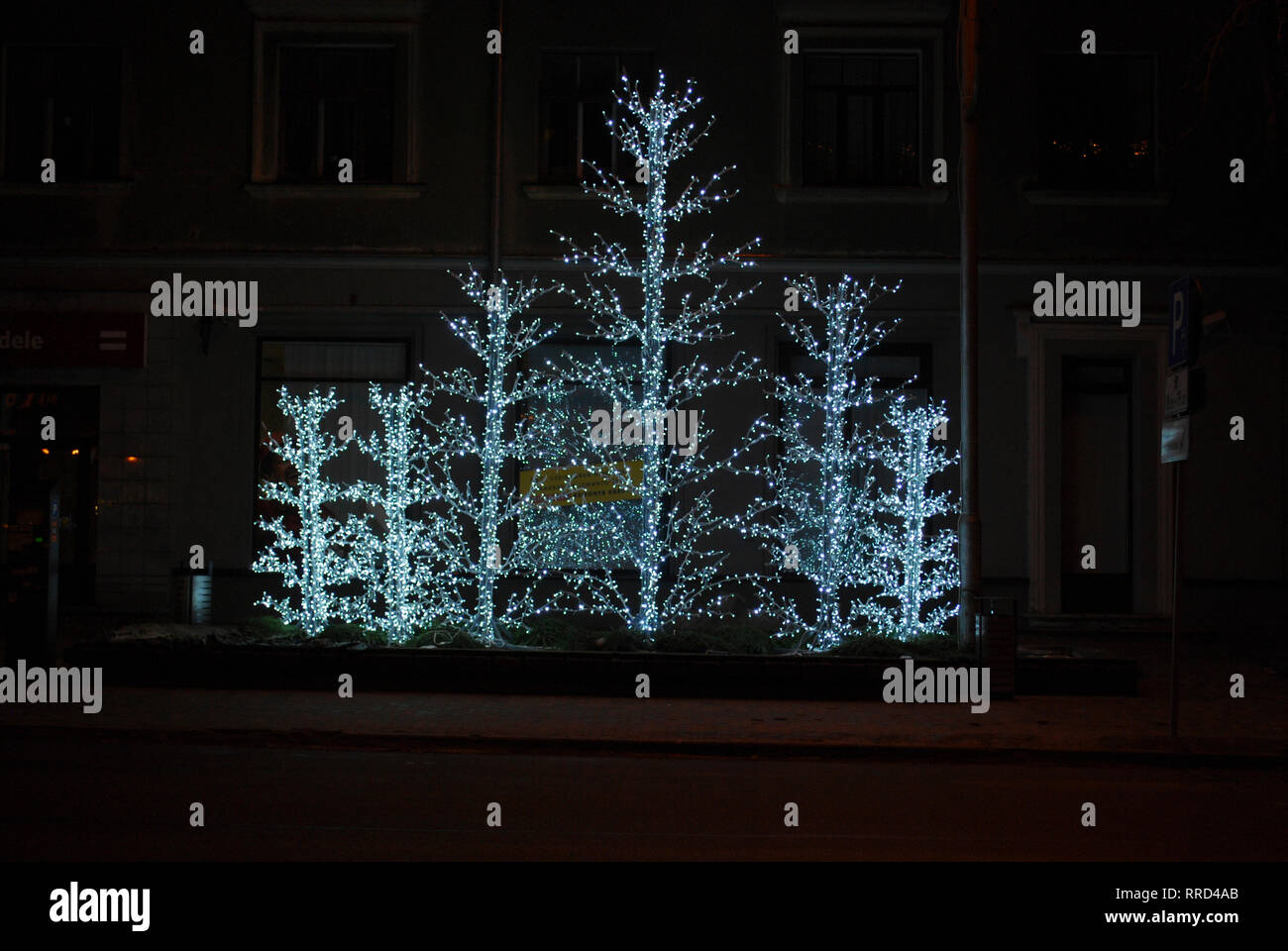 Street christmas tree hi-res stock photography and images - Alamy