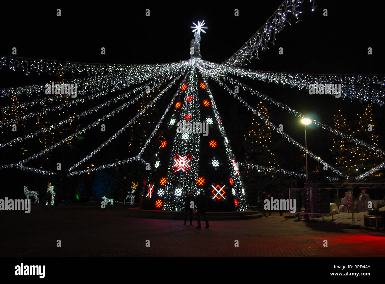 Street christmas tree hi-res stock photography and images - Alamy