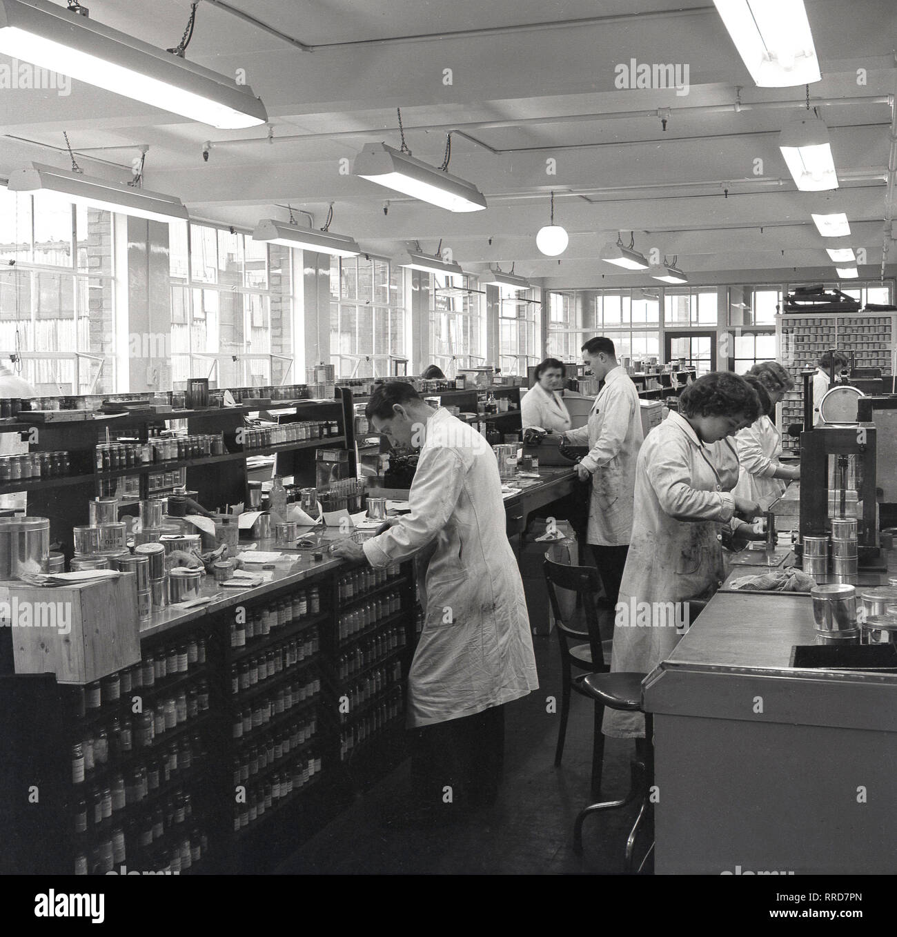 1950s, historical, in an industrial laboratory, research technicians in ...