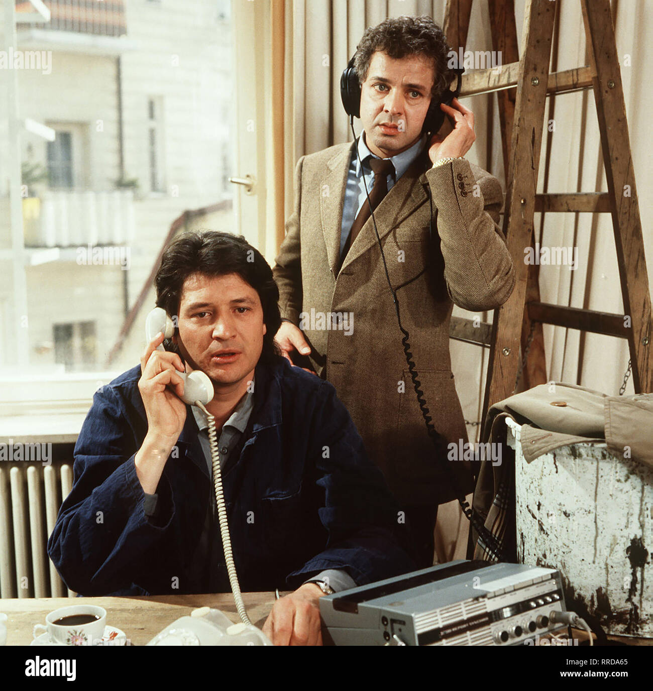 der alte In einem Hotelzimmer erwarten Edgar Wollank (CHRISTIAN ...