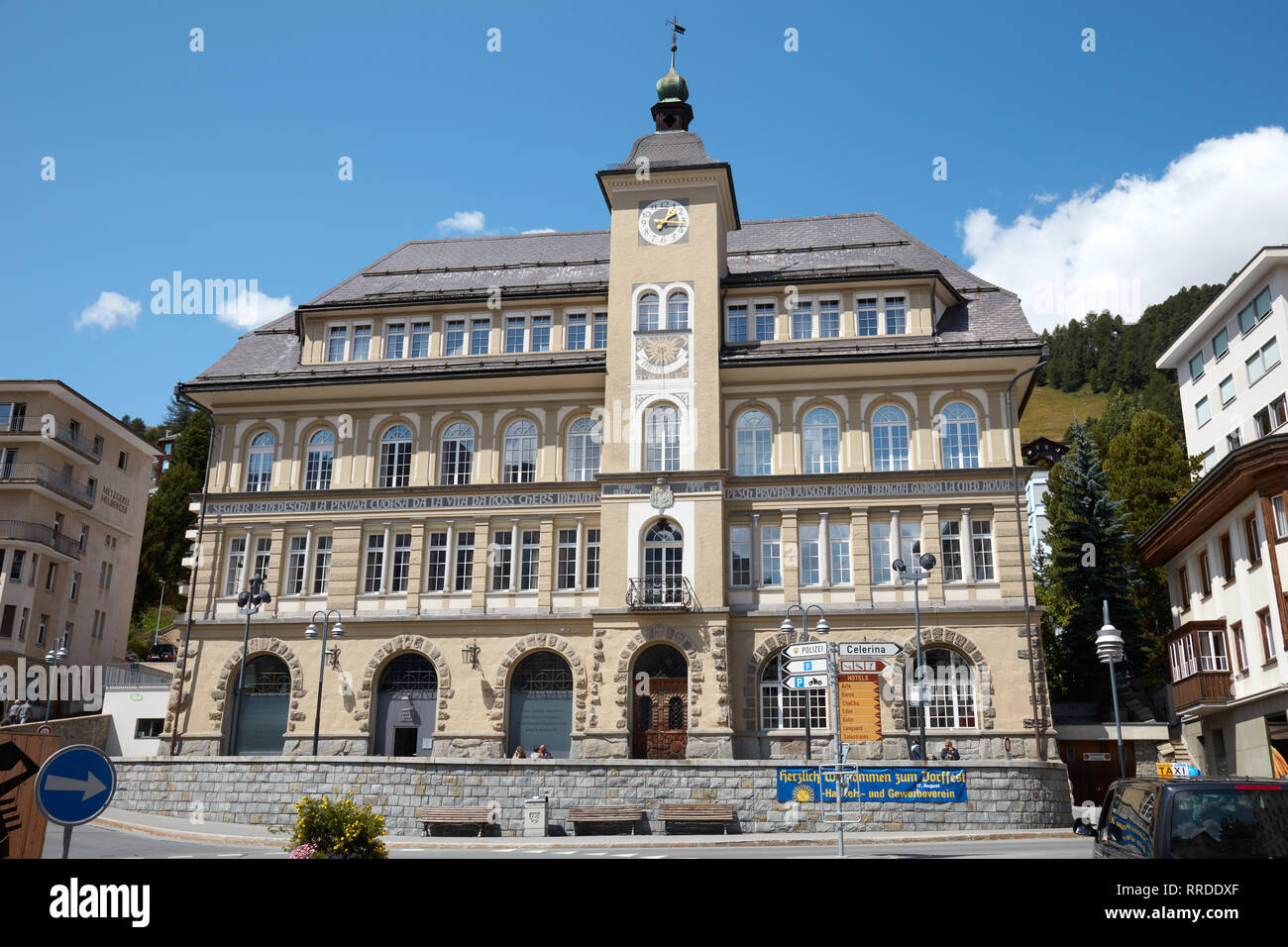 City library building sign hi-res stock photography and images - Alamy