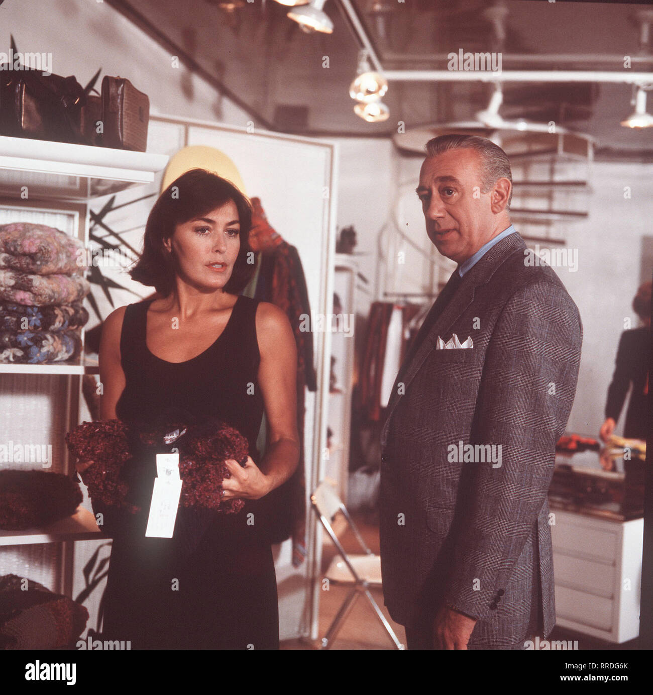 DERRICK / Geheimnisse einer Nacht / Dr. Vrings wurde erschossen ...