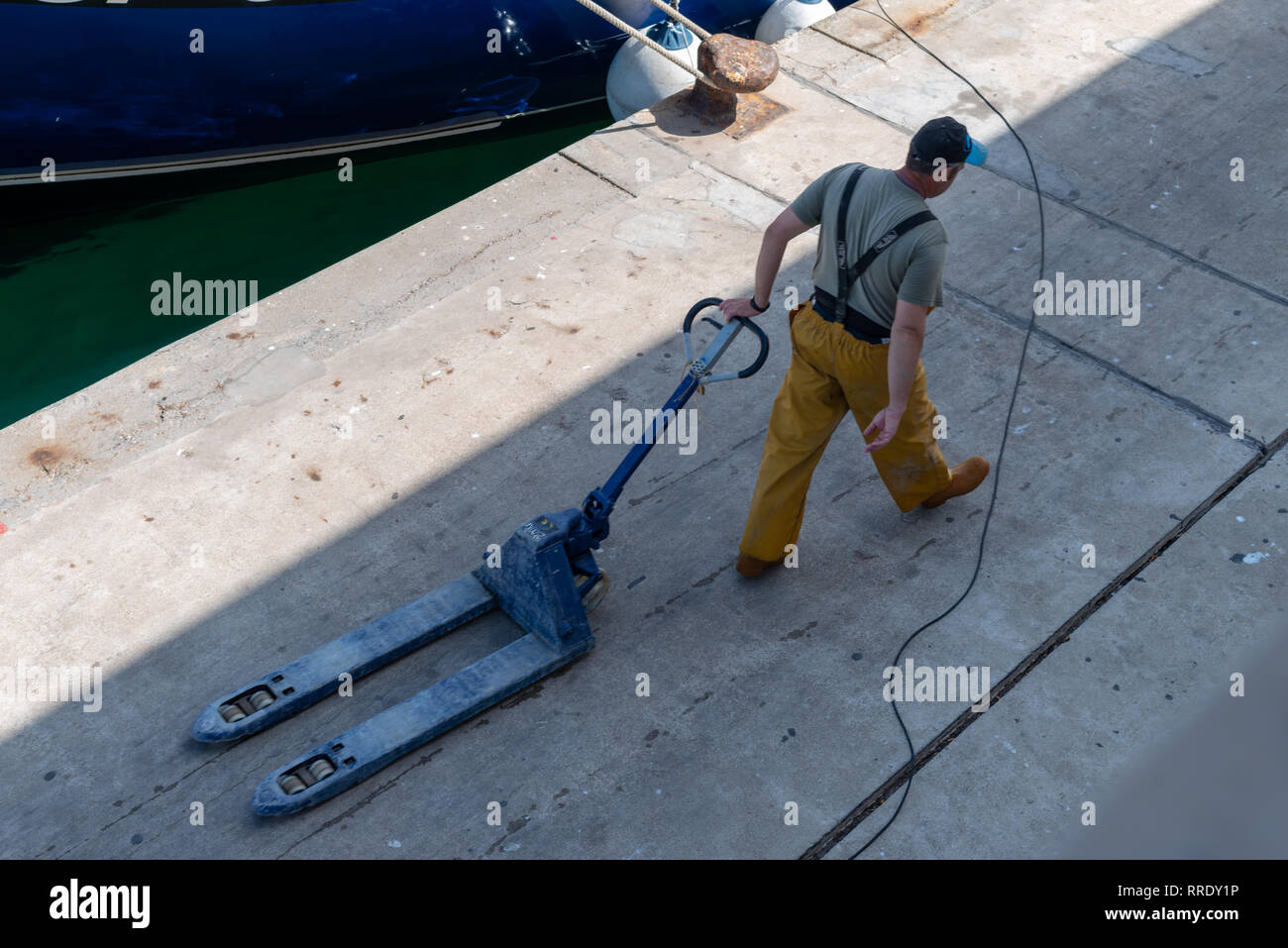 Man pulling trolley hi-res stock photography and images - Alamy