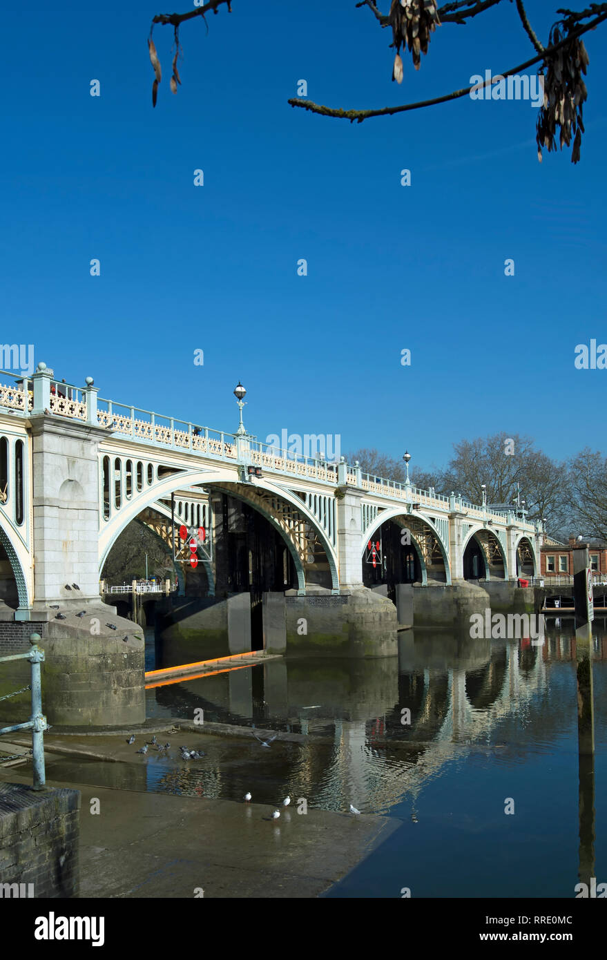 richmond lock footbridge reflected in the river thames at richmond ...