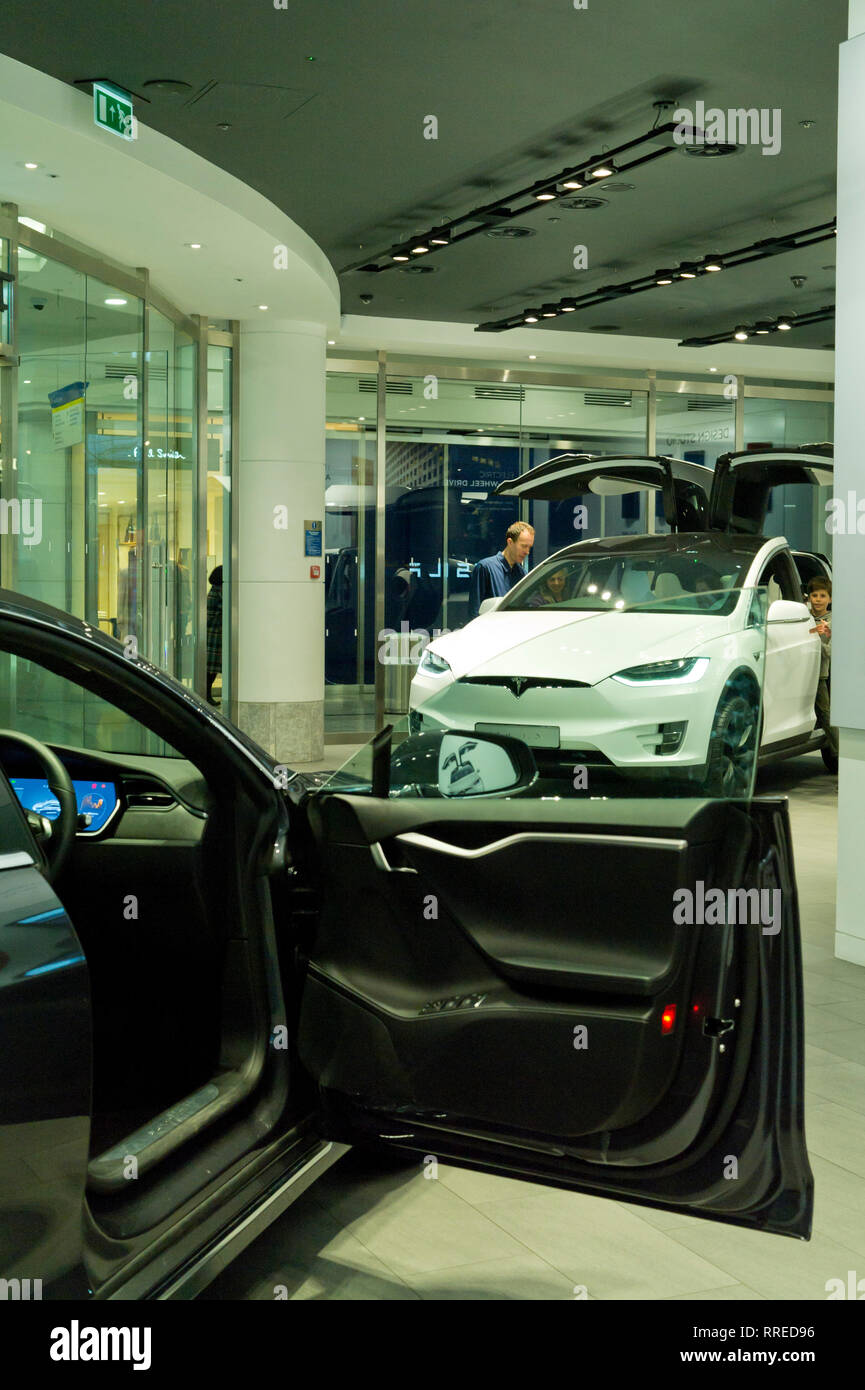 Tesla showroom hi-res stock photography and images - Alamy