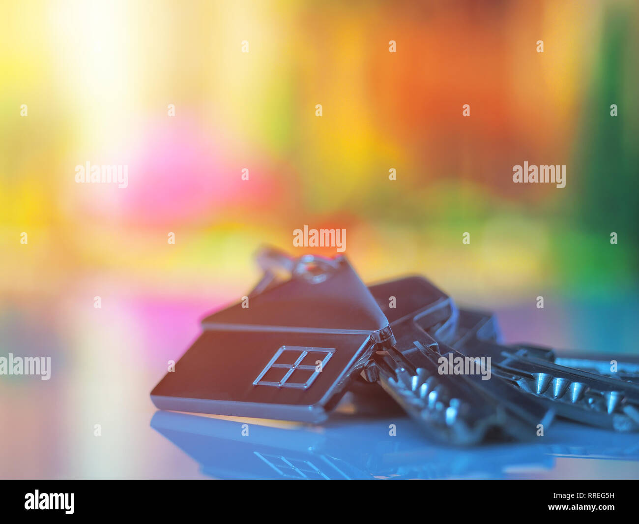 House keys with house figure on desk, out of focus background Stock ...