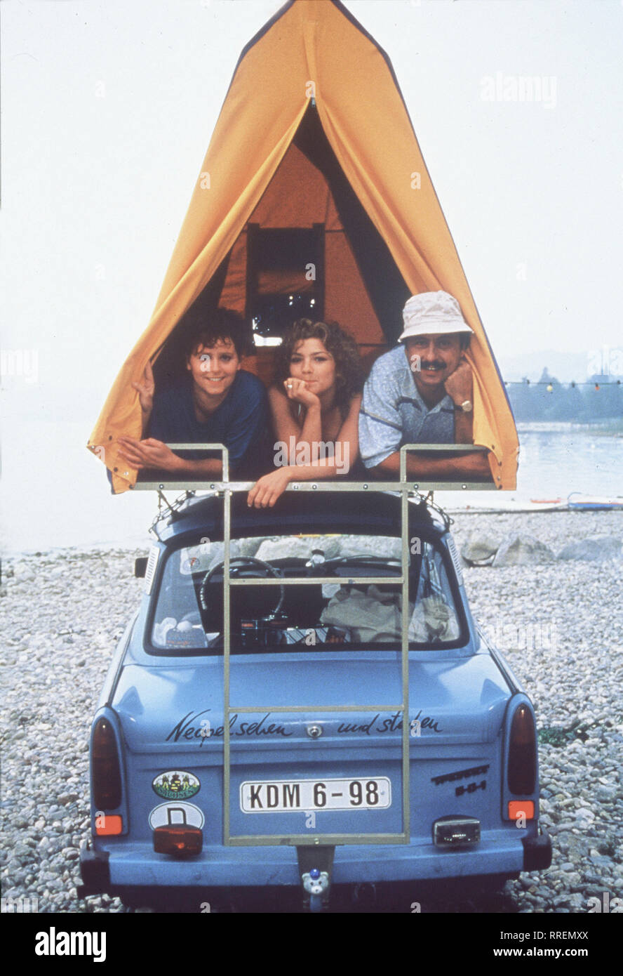 GO TRABI GO / D 1990 - Peter Timm / Ein Zelt auf dem Trabi. So billig ...