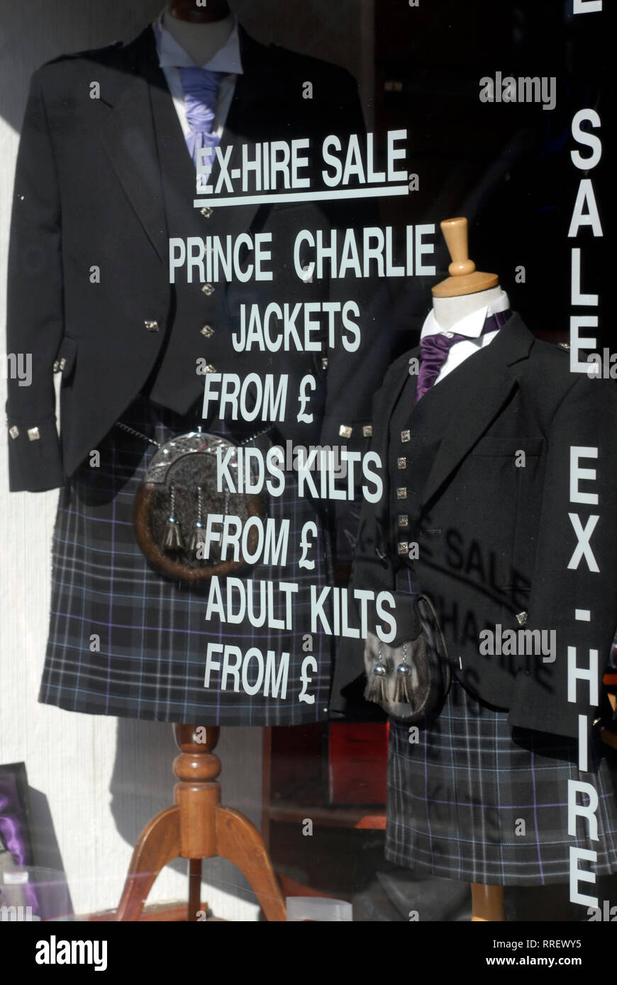 Tourism: Kilts and souvenirs shop, Edinburgh, Edimburgo, Scotland ...