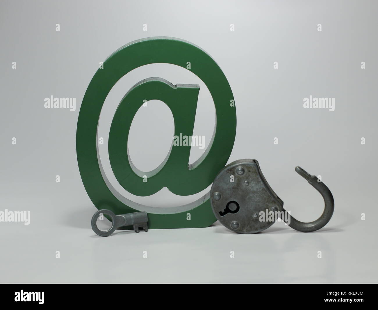 Encryption symbol hi-res stock photography and images - Alamy