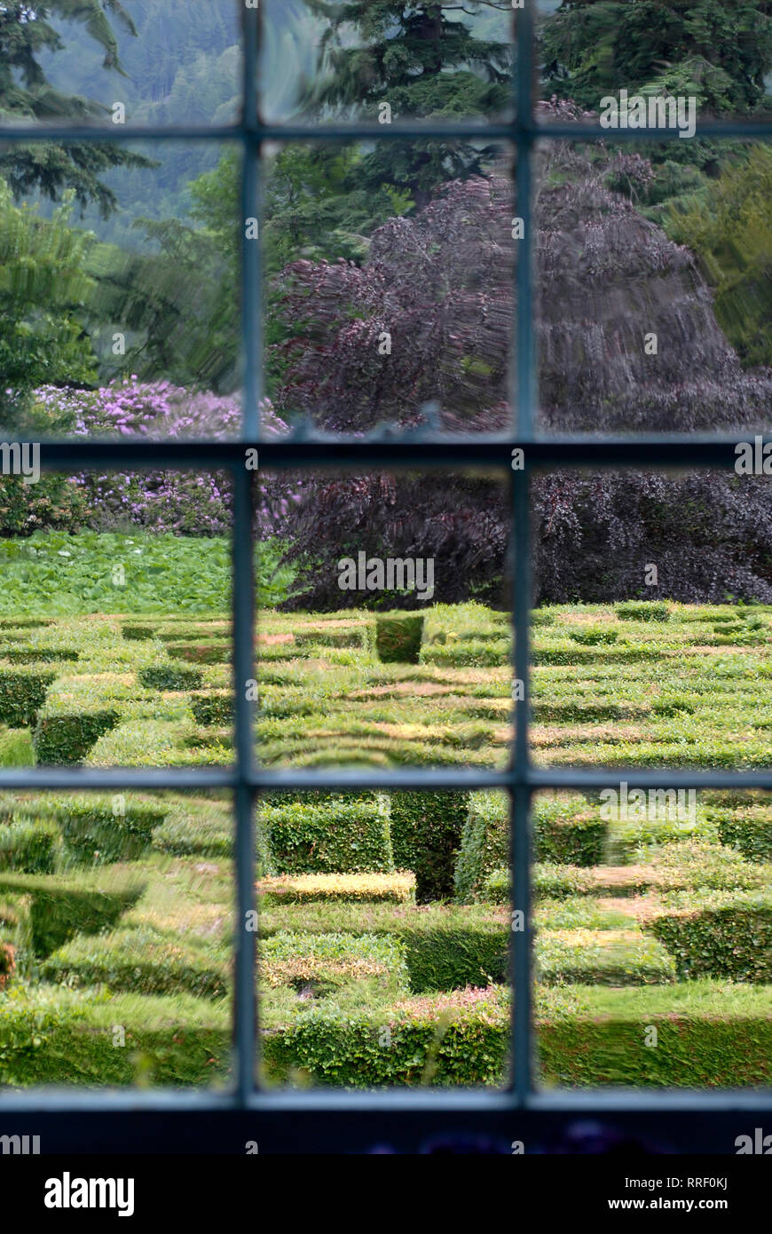 Cultural Tourism: Maze of Traquair House, the oldest inhabitant house ...