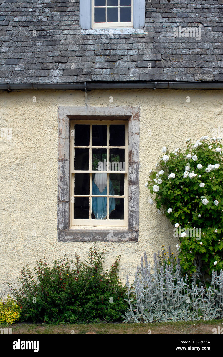 Cultural Tourism: Traquair House, the oldest inhabitant house in the ...