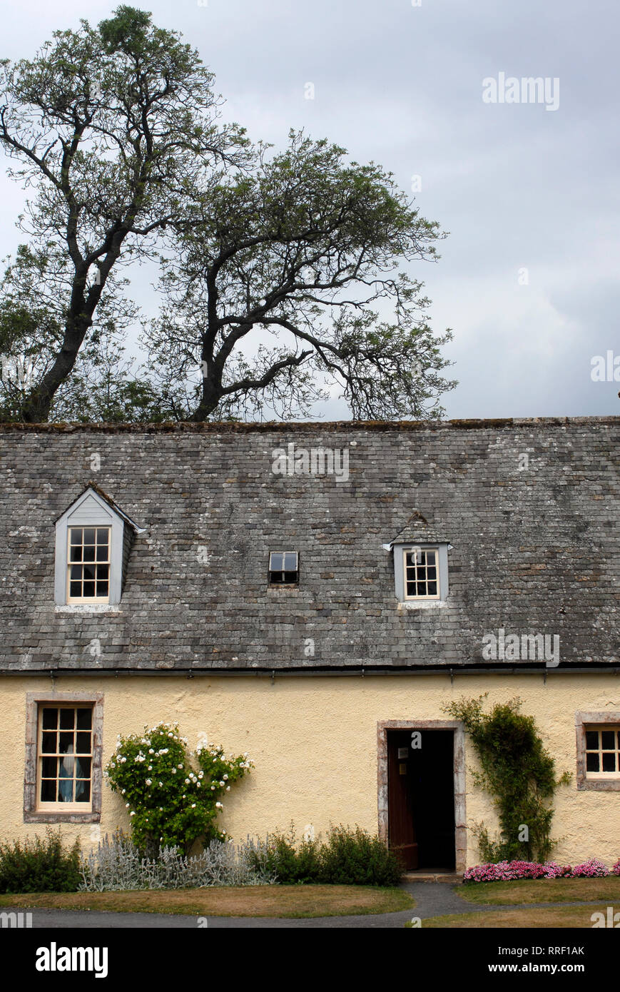 Cultural Tourism: Traquair House, the oldest inhabitant house in the ...