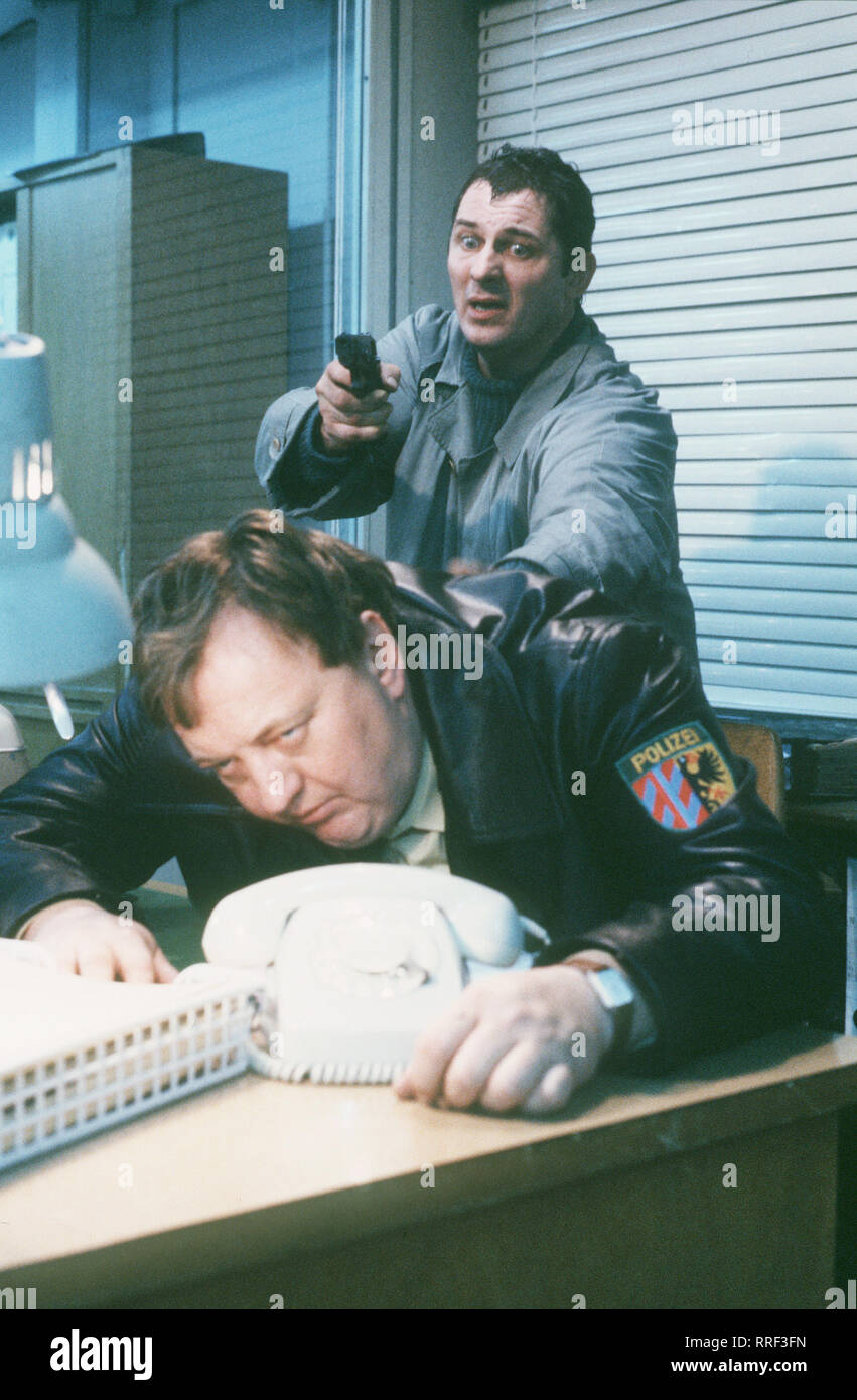 DER FAHNDER / Bis ans Ende der Nacht / Szene mit Otto (DIETER PFAFF ...