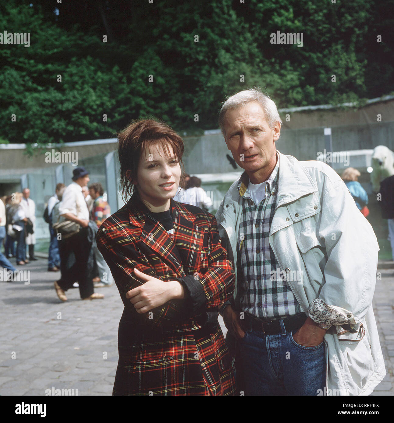 DER ALTE- Was haben Kim (STEPHANIE PHILIPP) und Koskat (ARTHUR BRAUSS ...