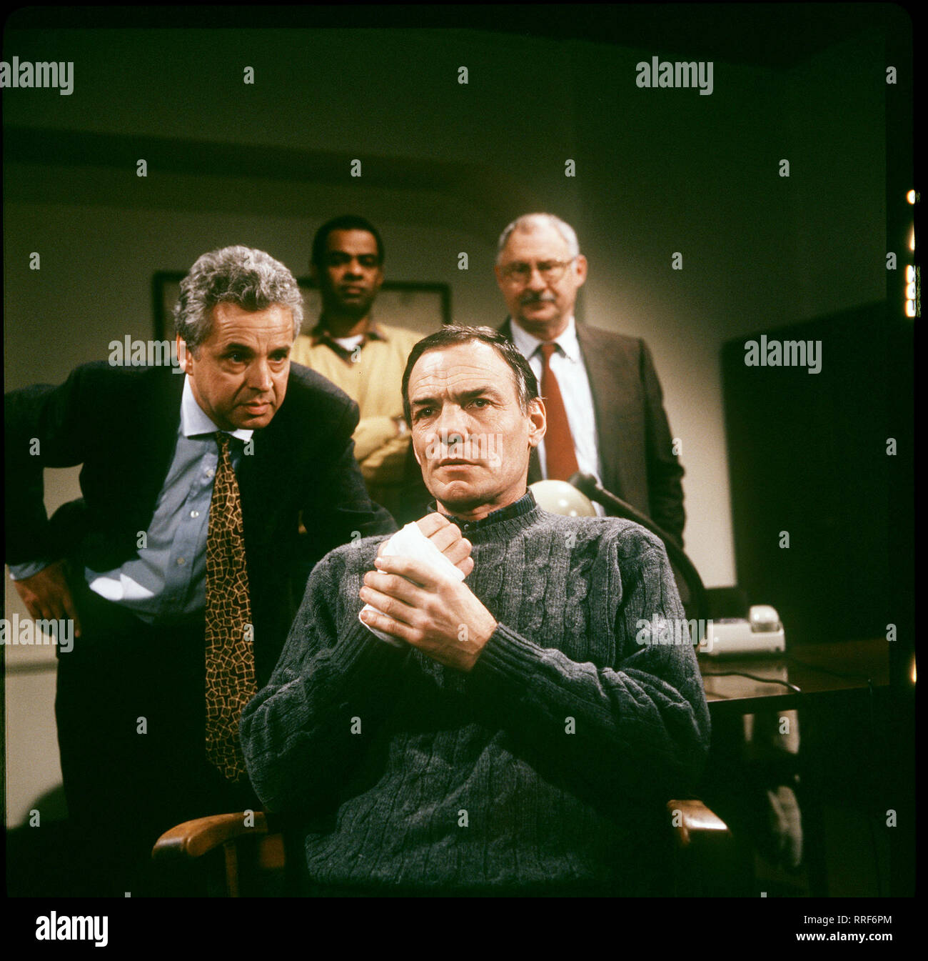 DER ALTE- Peter Gast (HANS-PETER HALLWACHS) weist alle Anschuldigungen ...