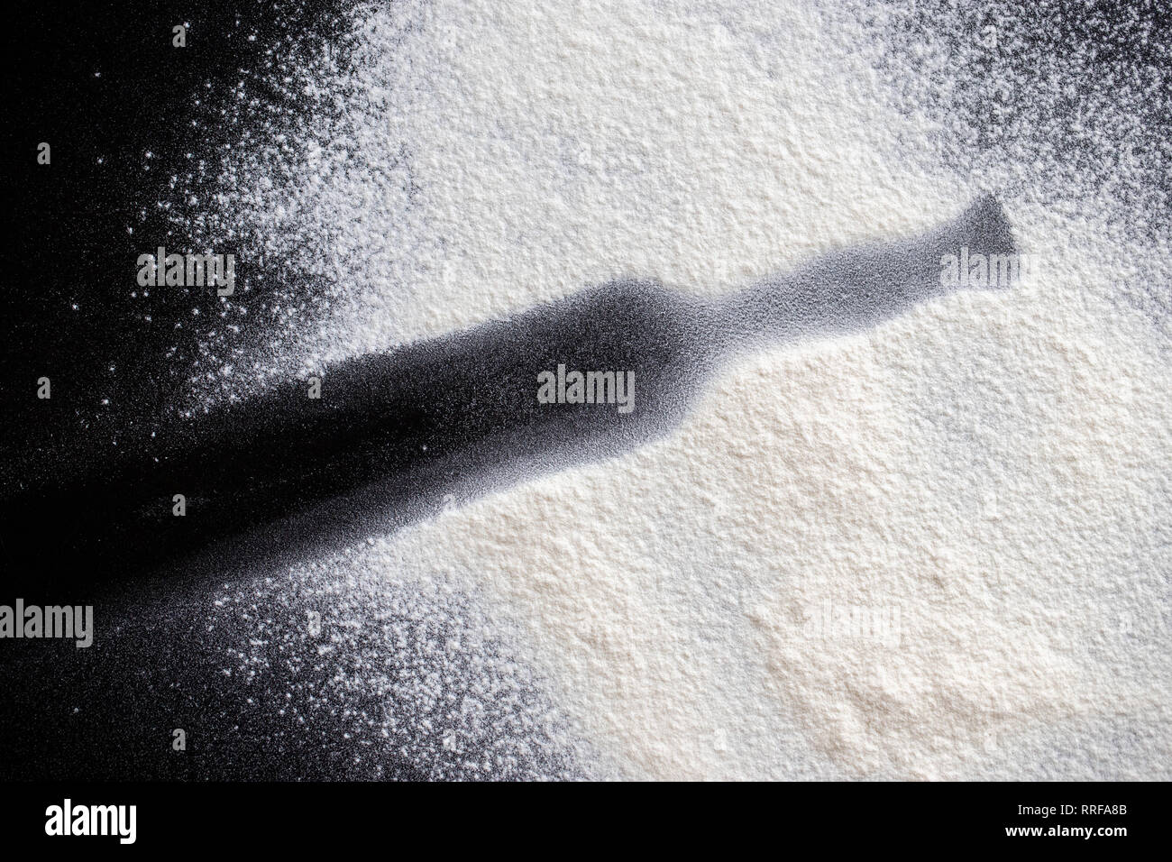 Flour on black background Stock Photo - Alamy