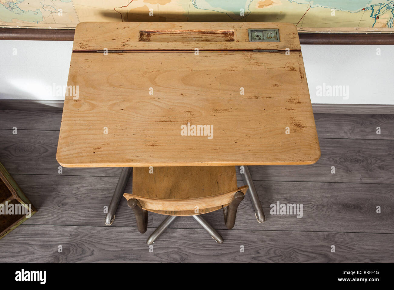 School wall map hi-res stock photography and images - Alamy