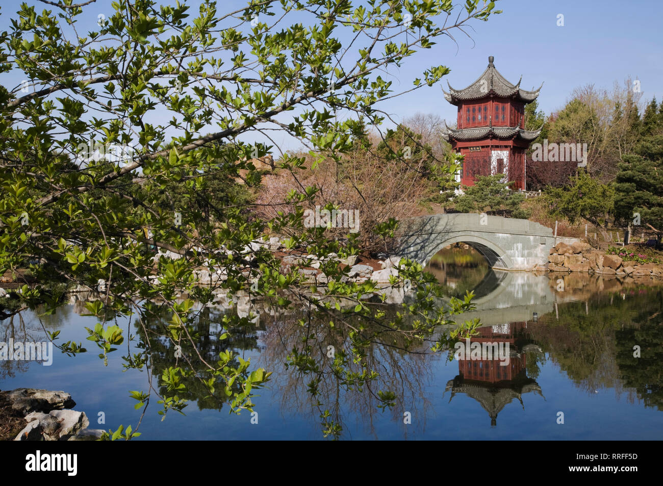Chinese footbridge hi-res stock photography and images - Alamy