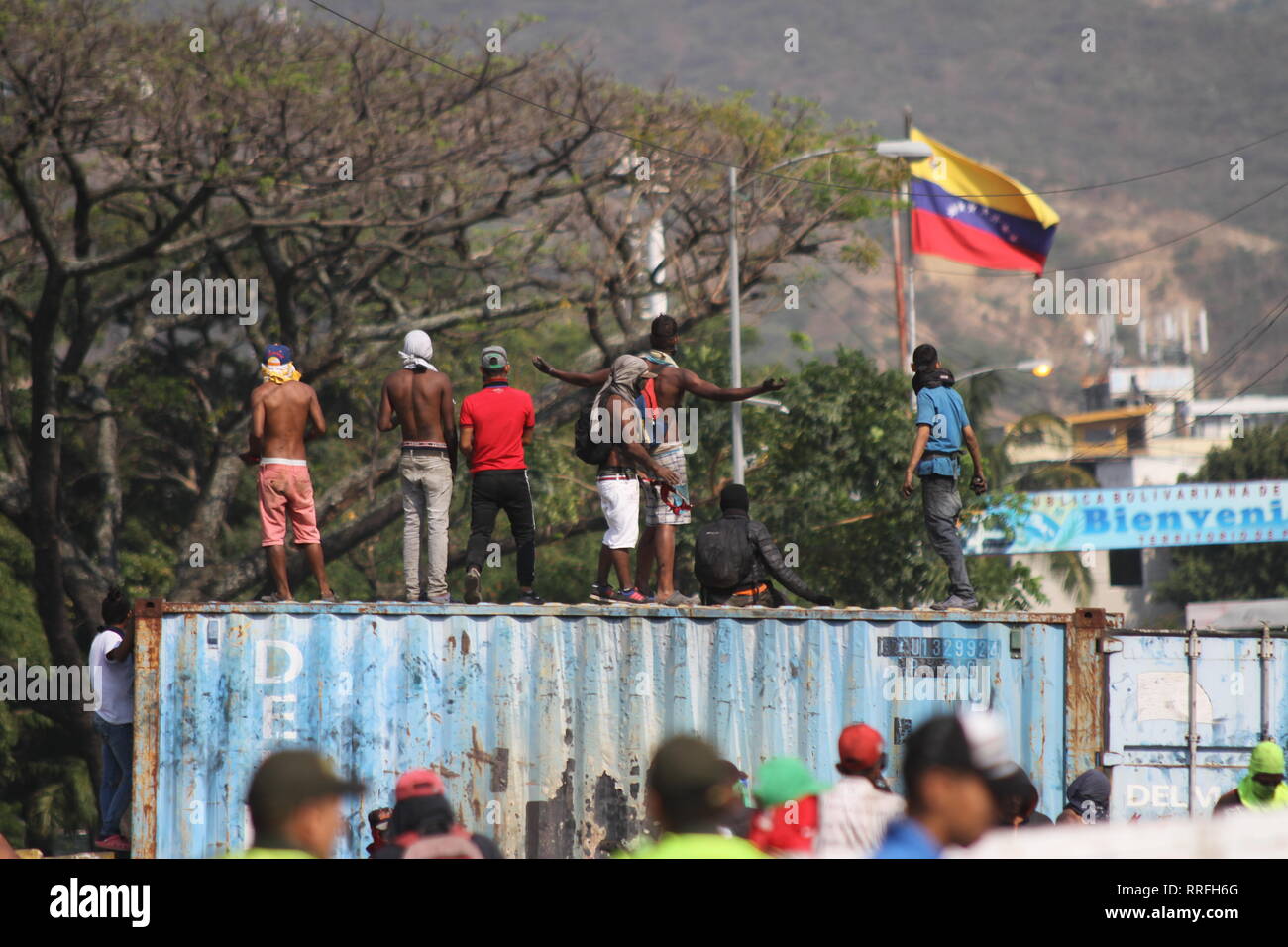 Venezuela border bridge hi-res stock photography and images - Alamy