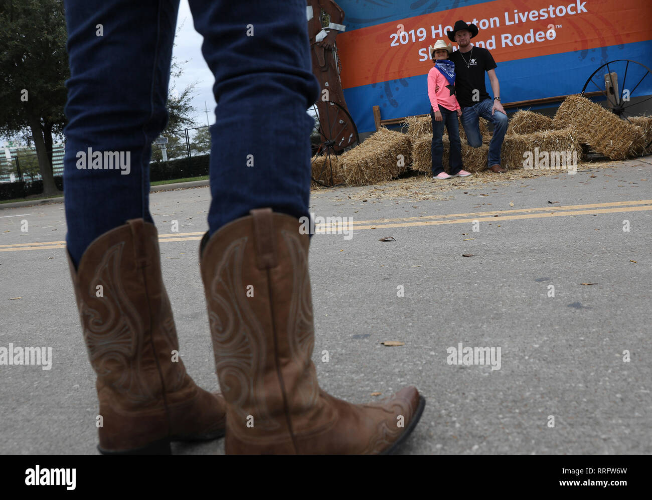 Houston, USA. 25th Feb, 2019. Visitors pose for photos with a welcoming ...
